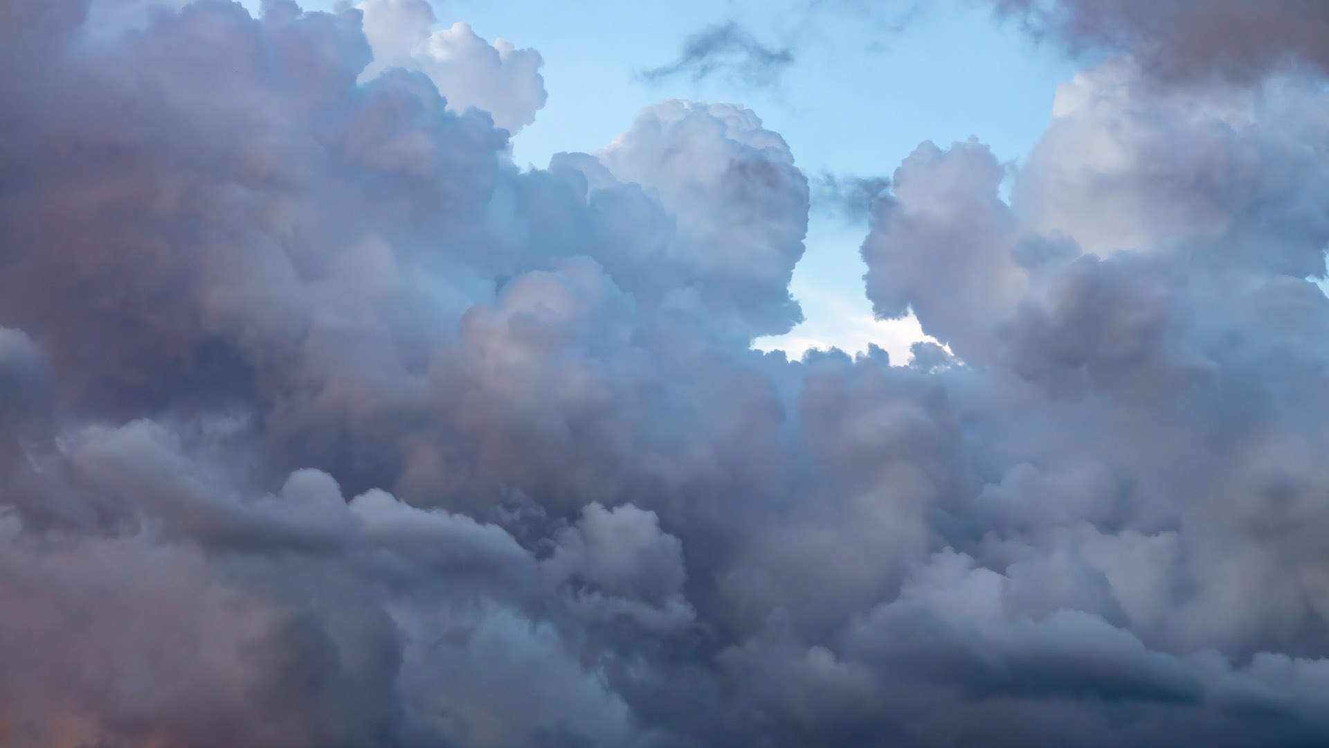 Toxic cloud shuts roads and stations in Spain - Iraq Observer